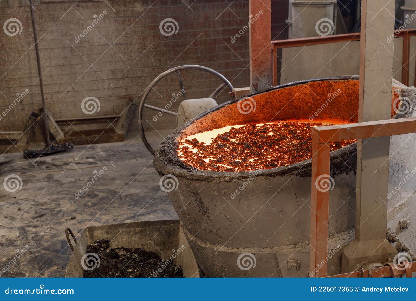 Foundry, Molten Metal Vat Ready for Casting Stock Image - Image of ...