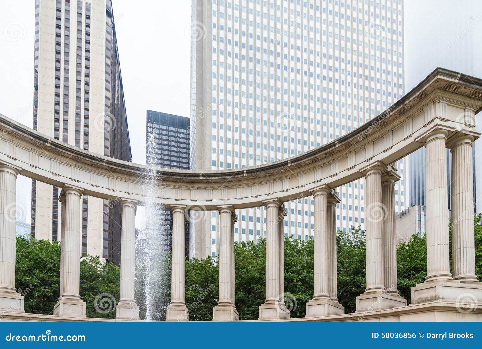 Fountain by Columns in Chicago Park Stock Photo - Image of chicago ...