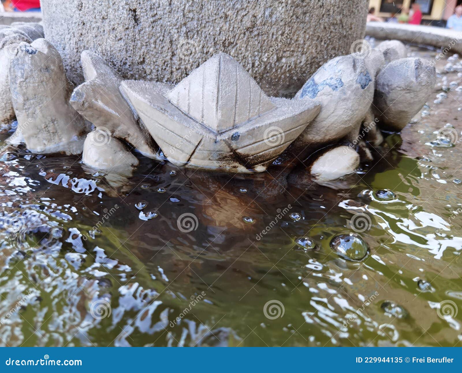 Fountain Figure with Woman Bathing Editorial Image - Image of outdoor ...
