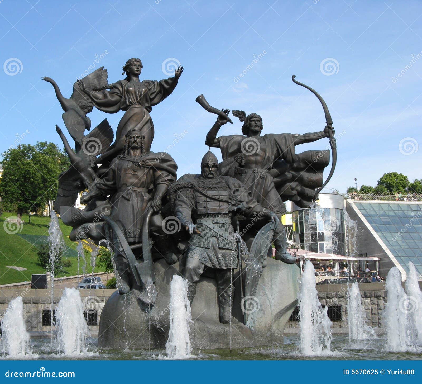 Independence Square With Samora Machel Statue And City Hall In Maputo ...
