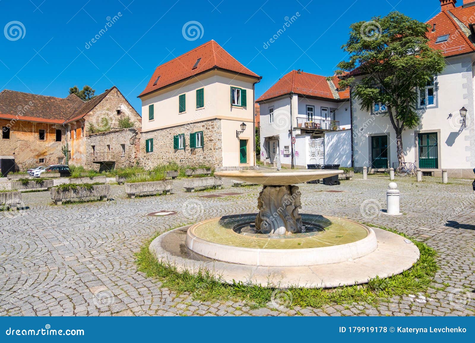 Fountain in the Old Town of Maribor, Lower Styria, Slovenia Editorial ...