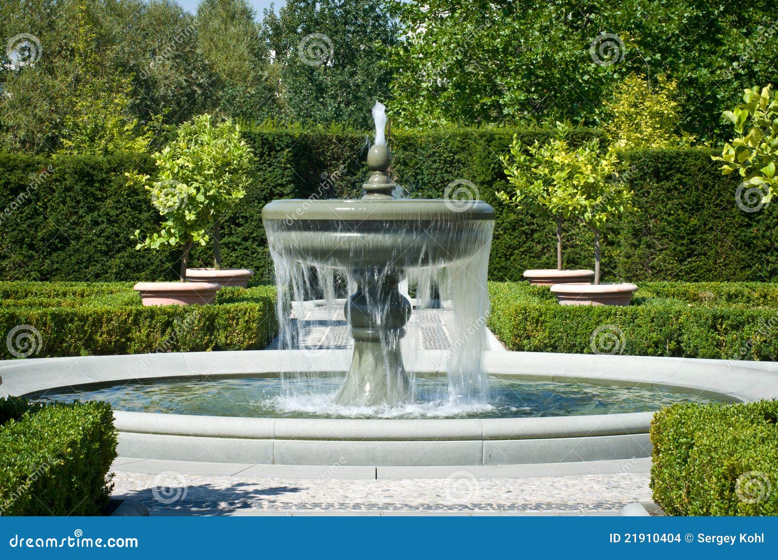 The fountain in the park stock photo. Image of water - 21910404