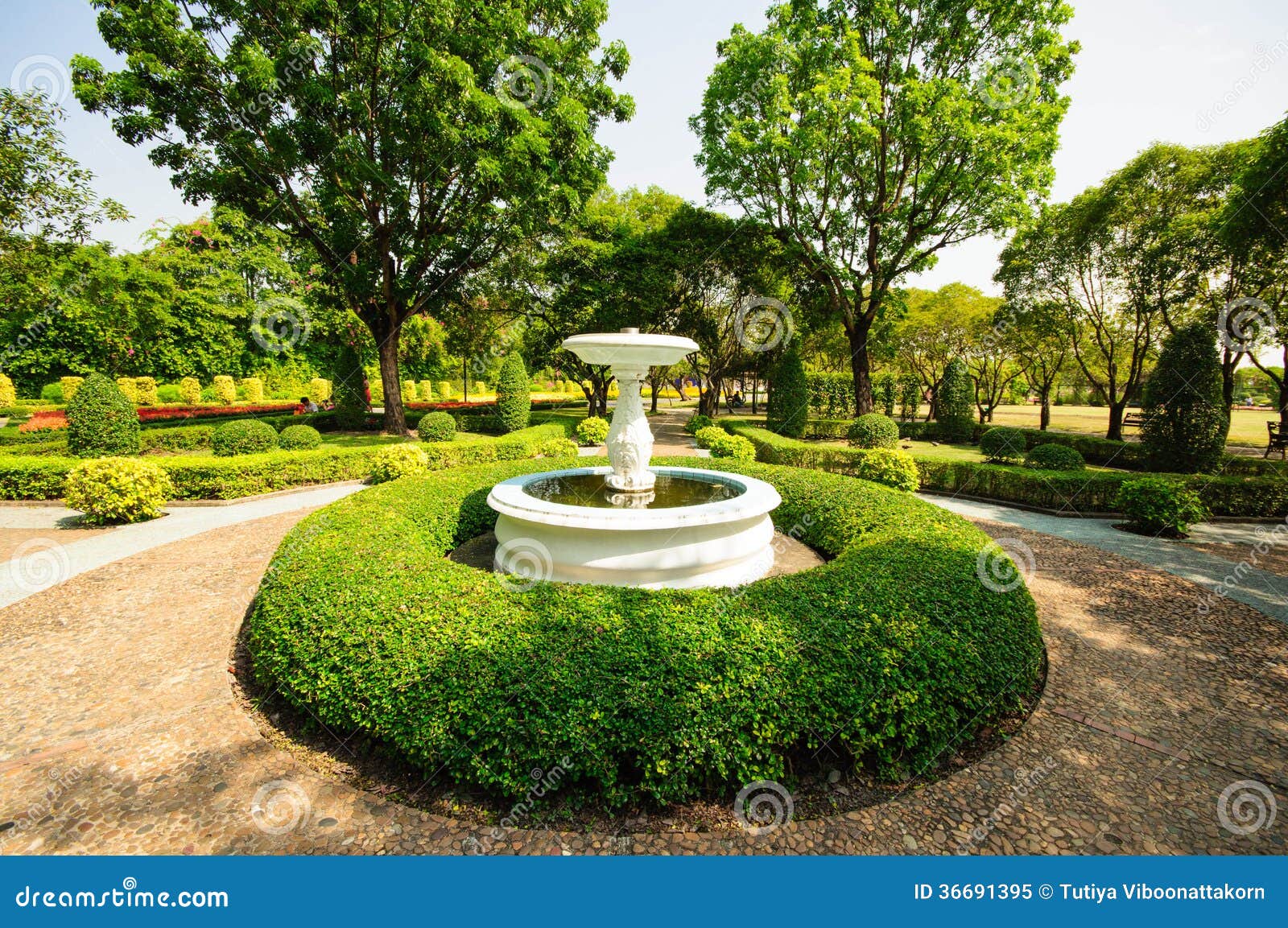 Fountain In The Park Royalty Free Stock Photo - Image: 36691395