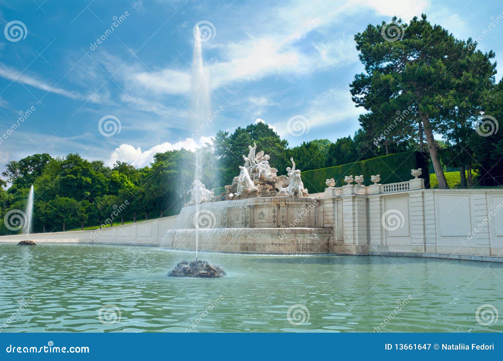 Fountain in the Park of Vienna Stock Image - Image of king, royal: 13661647