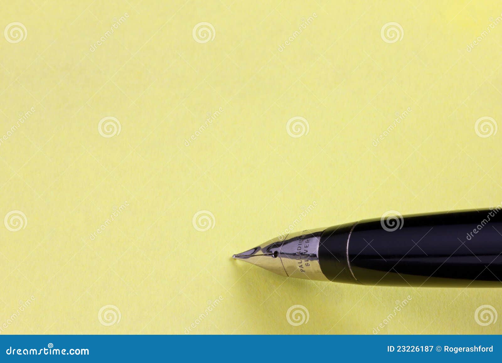 Fountain Pen and Post it stock image. Image of memo, note - 23226187