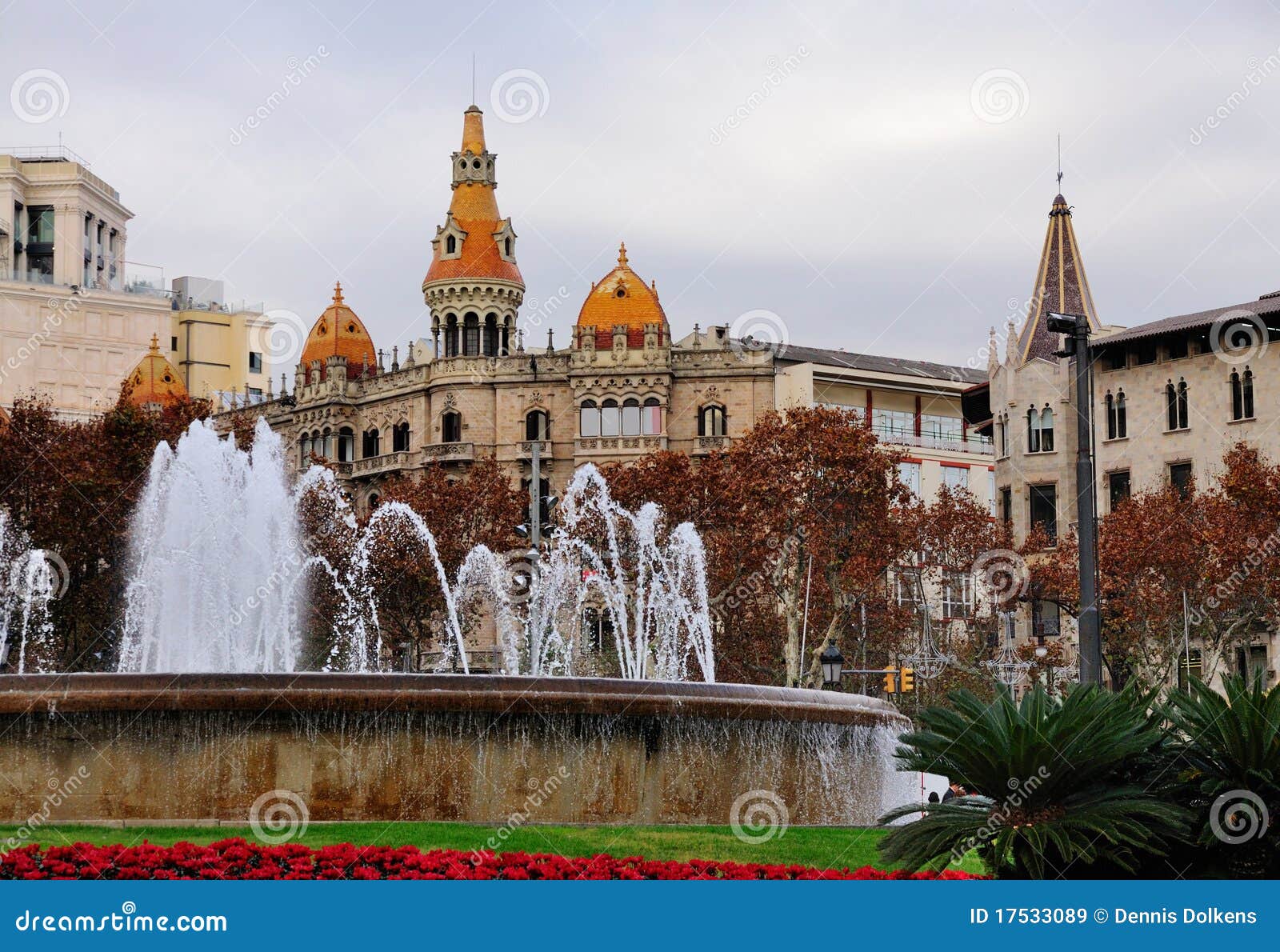 Fountain on Placa De Catalunya Stock Image - Image of catalonia, grass ...