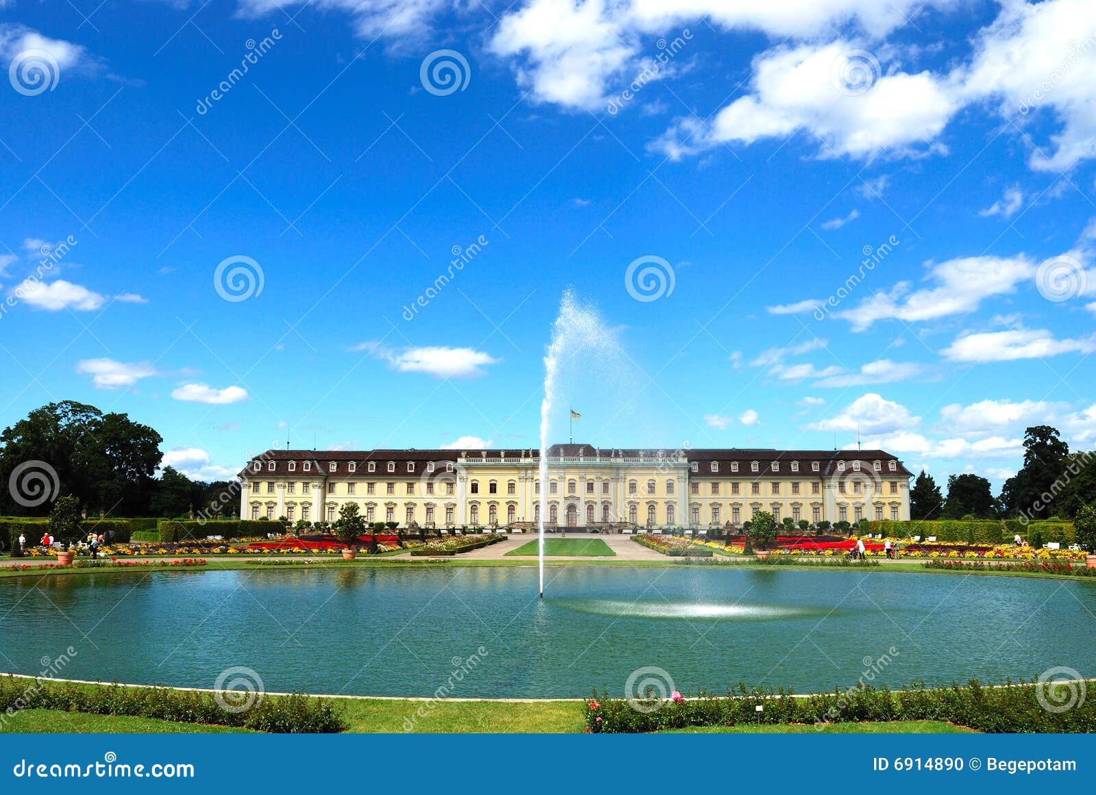 Fountain and Pond in Front of Royal Palace Stock Photo - Image of ...