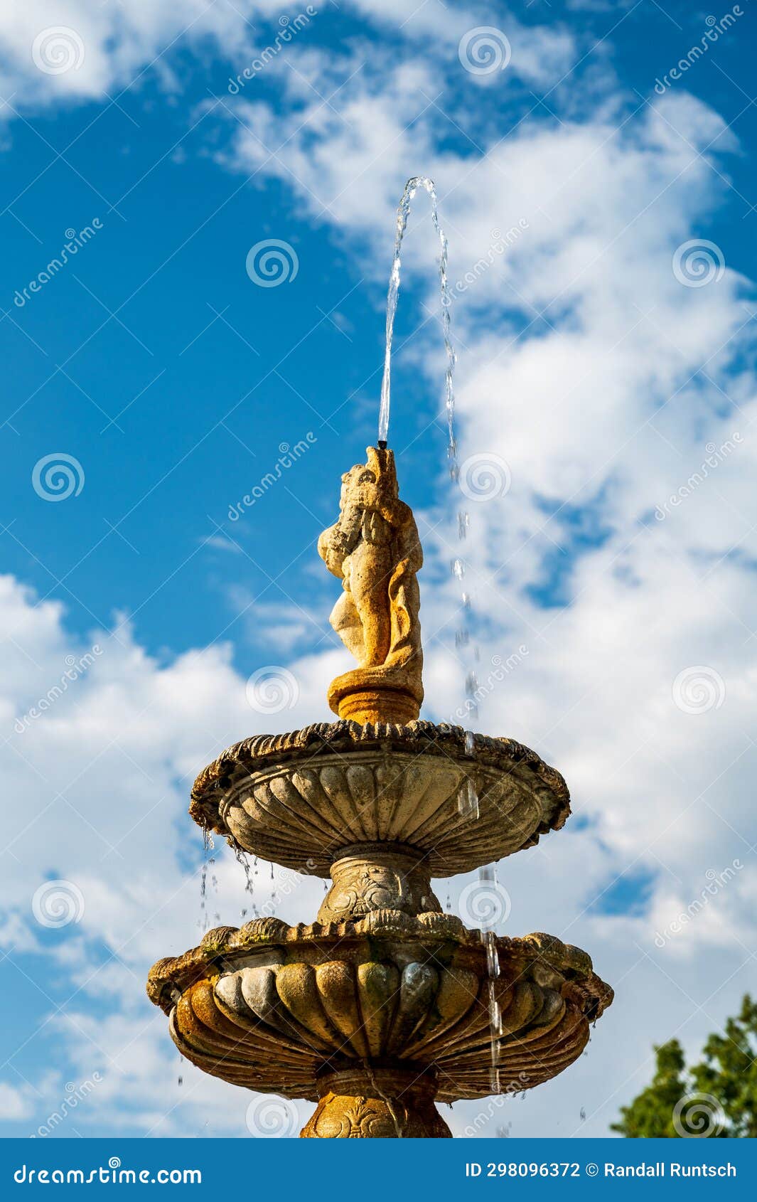 Fountain at the State Capitol of Iowa Stock Photo - Image of carving ...