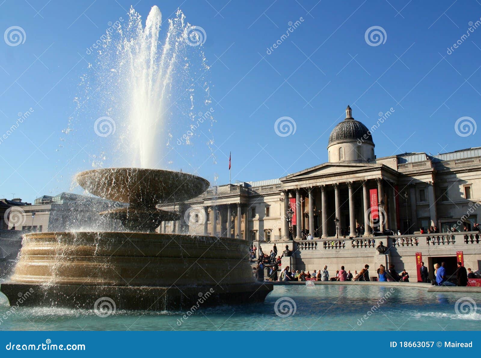 Fountain in Trafalgar Square Editorial Photography - Image of english ...