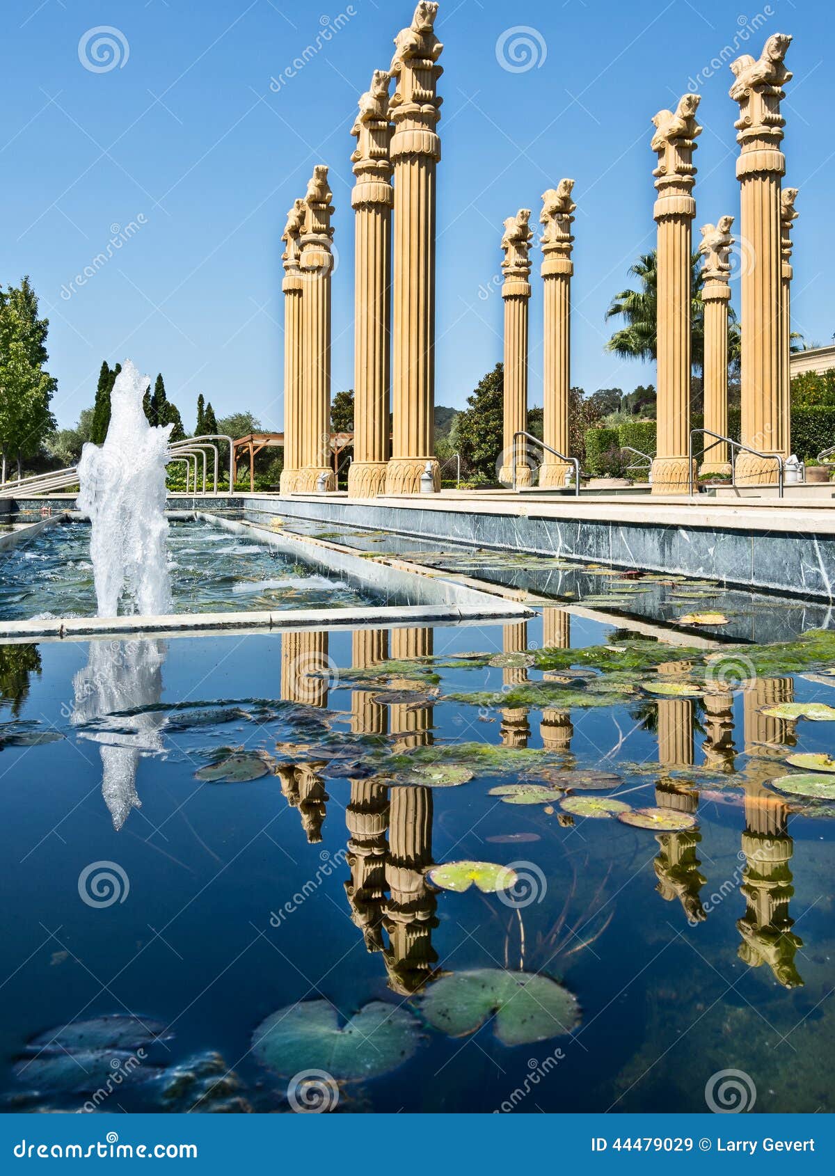 Fountains and Reflecting Pool Stock Image - Image of california, green ...