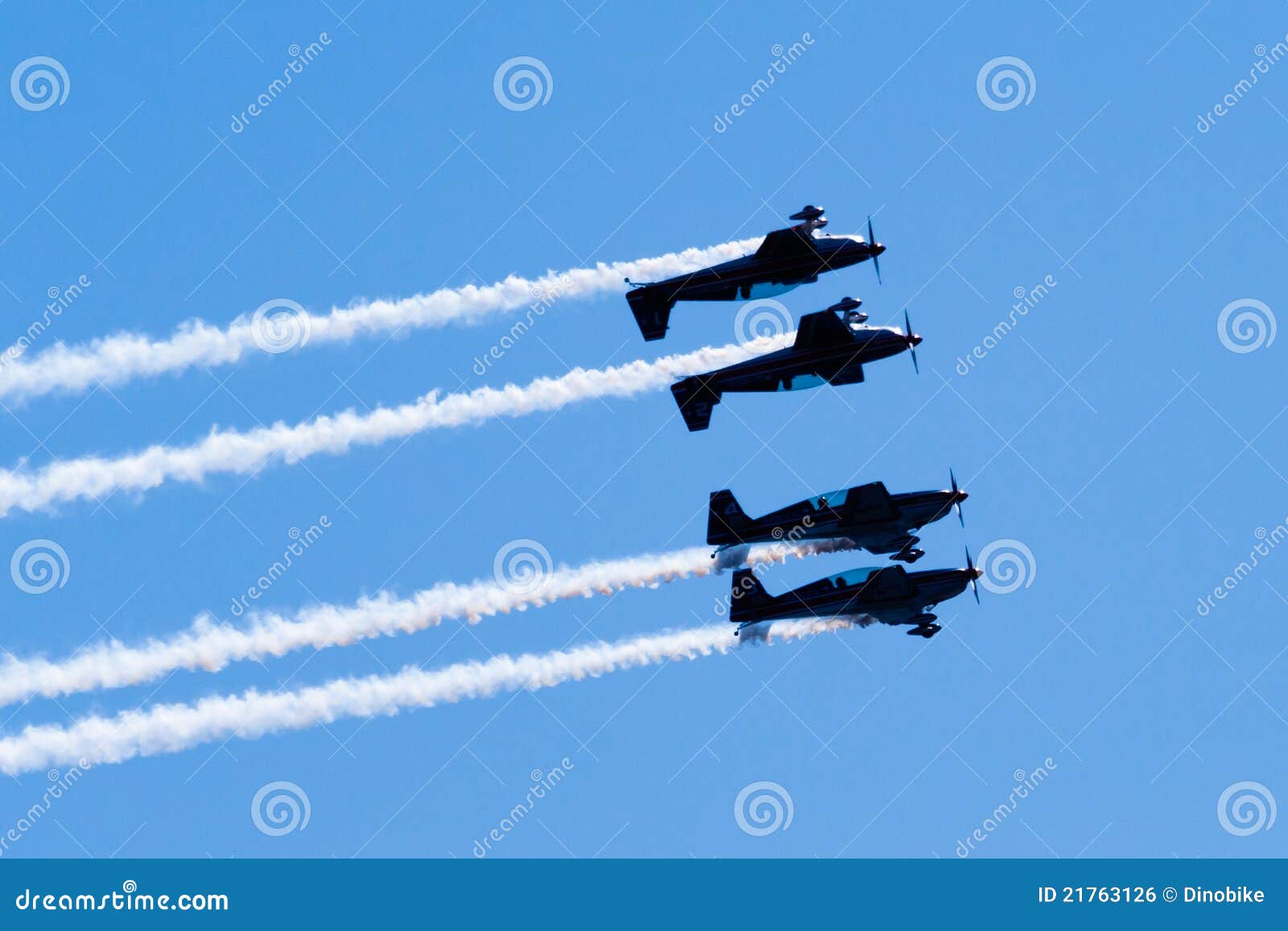 Four Acrobatic Planes Fly Close Mirror Formation Stock Photo - Image of ...
