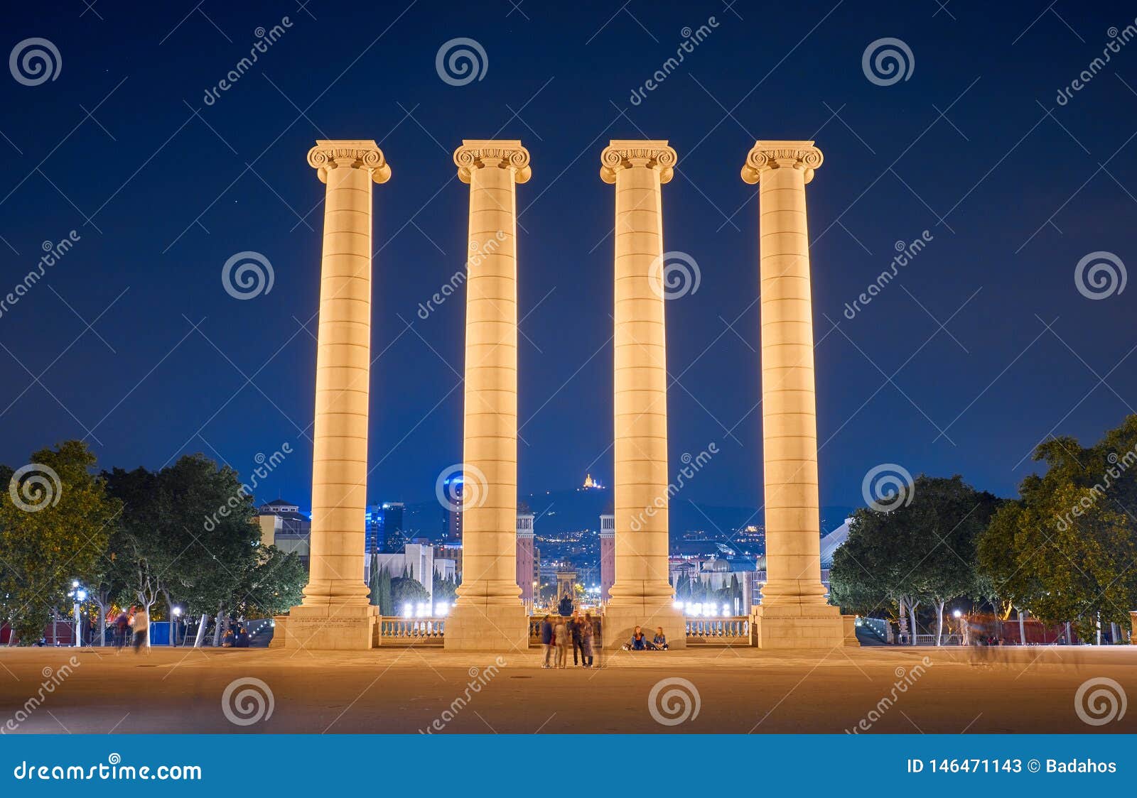 Four Columns And Decorated Wall In The Courtyard Of The Van Mieu ...