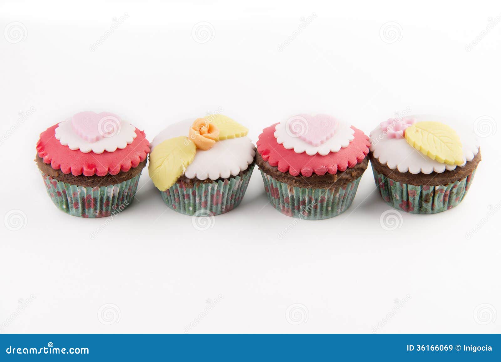 Cupcakes Isolated. Set Of Cakes With Pink Cream And Different Side View ...