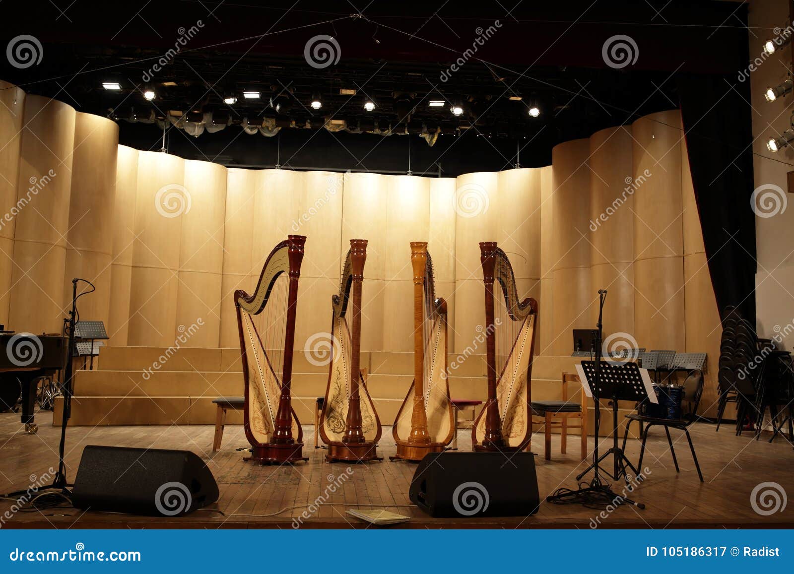 Four harps on stage editorial photography. Image of play - 105186317