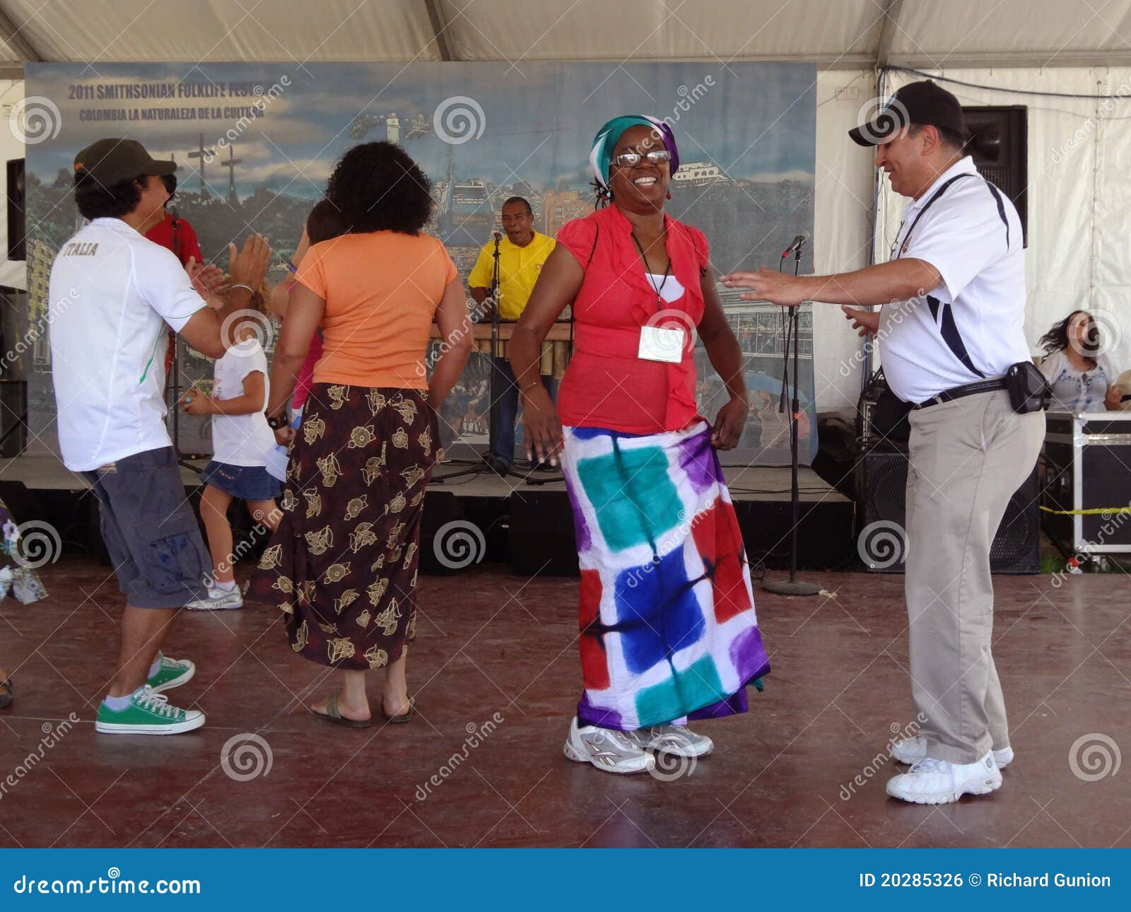 Four People Dancing editorial photo. Image of dancing - 20285326