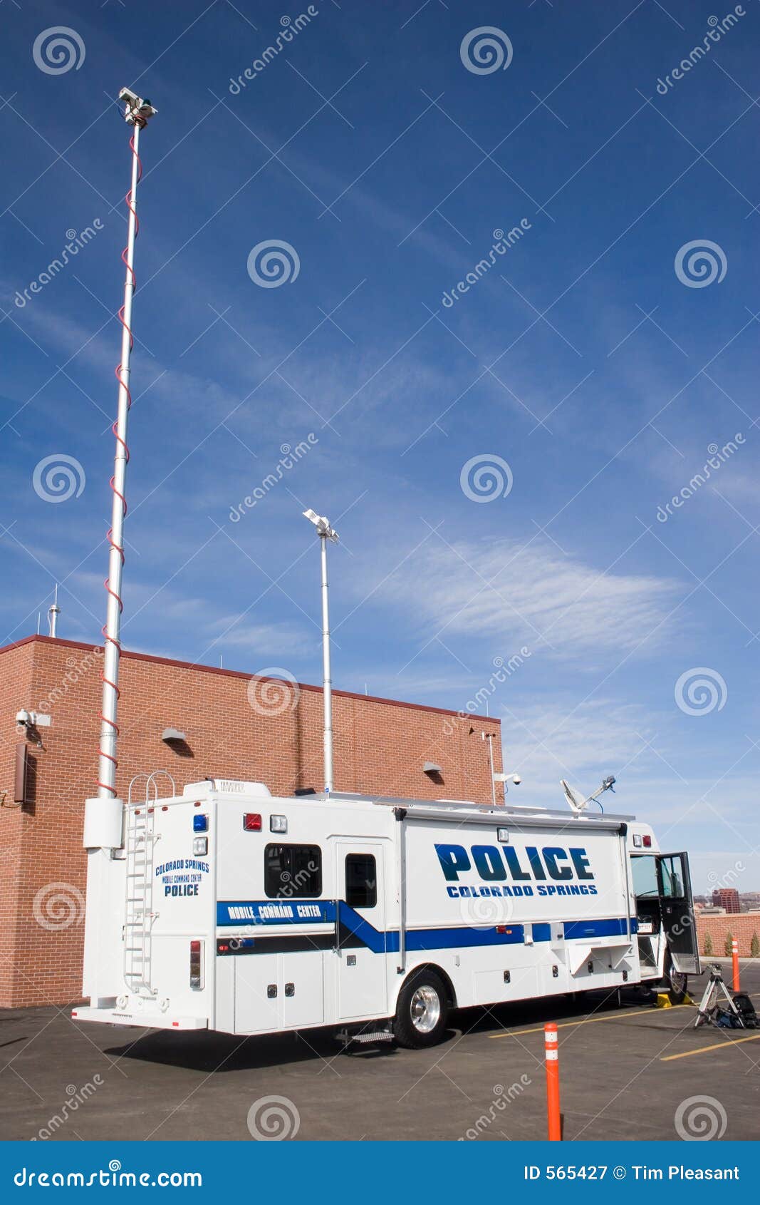 Fourgon 2 De COMM. De Police Image stock - Image du camion, police: 565427