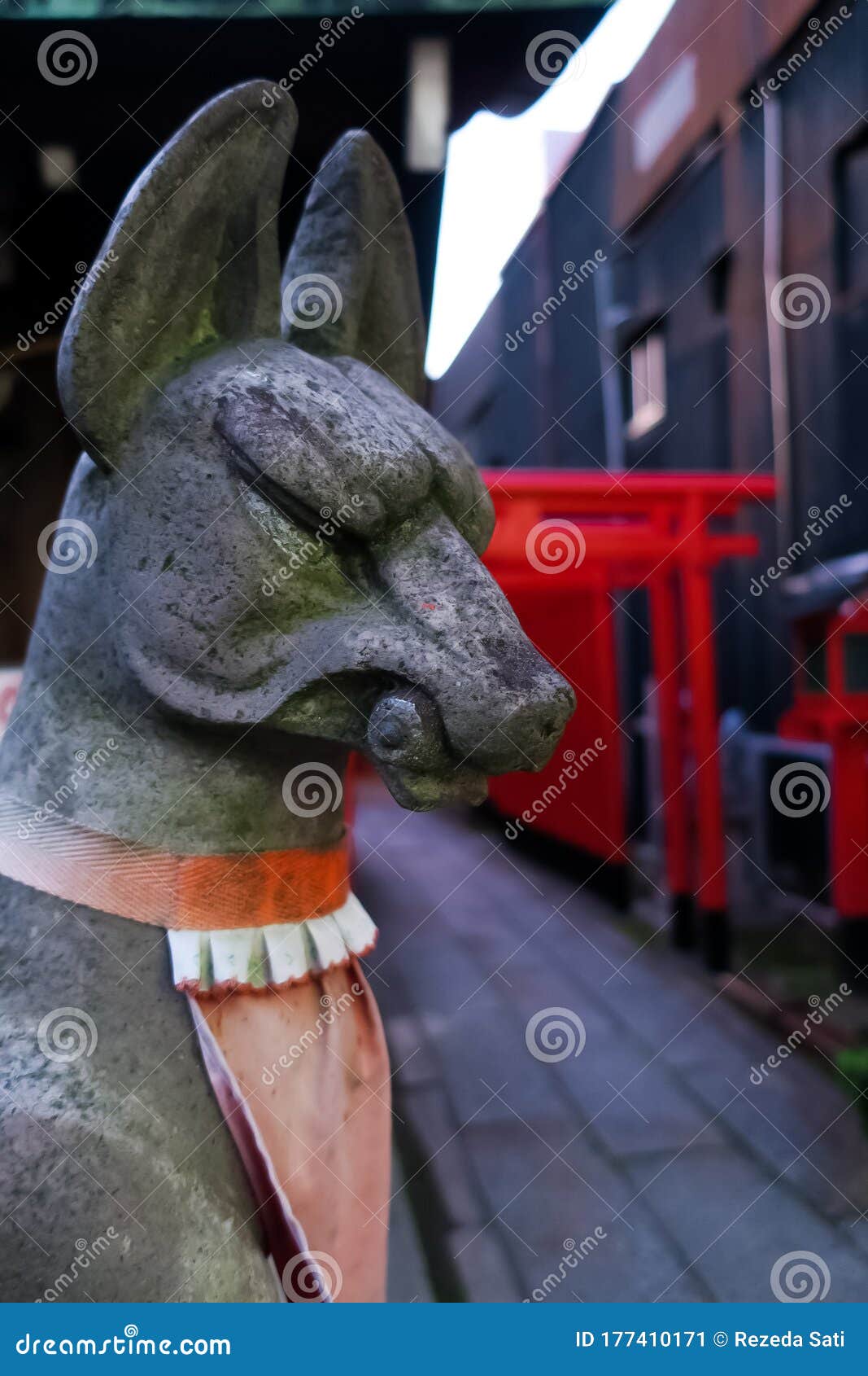 Fox Statue at the Entrance To a Temple. Editorial Photo - Image of ...