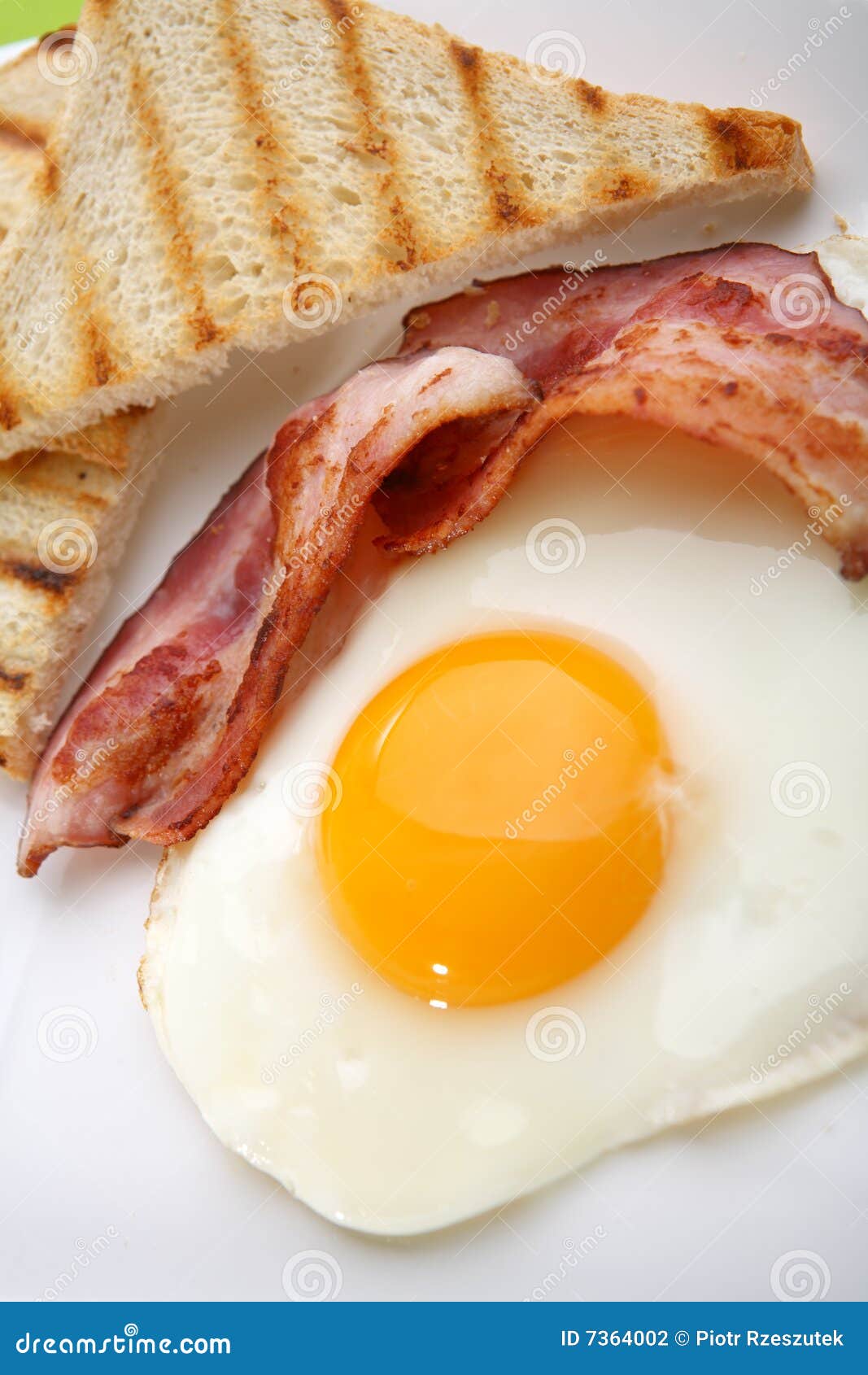 Frühstück - Toast, Eier, Speck Stockfoto - Bild von mahlzeit, frühstück ...