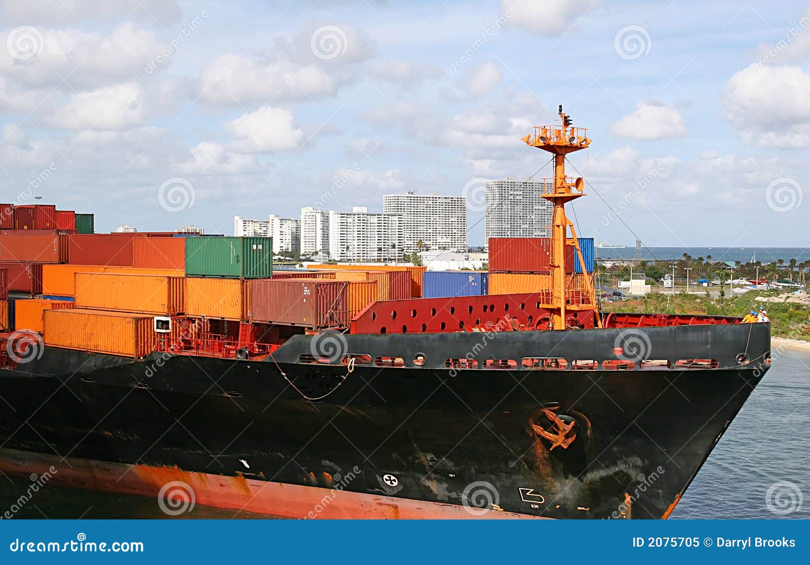 Fracht im Hafen stockbild. Bild von handel, verschiffen - 2075705