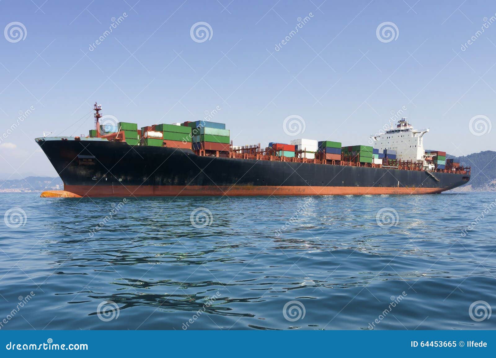 Frachtfracht, Containerschiff Im Meer Stockbild - Bild von verschiffen ...