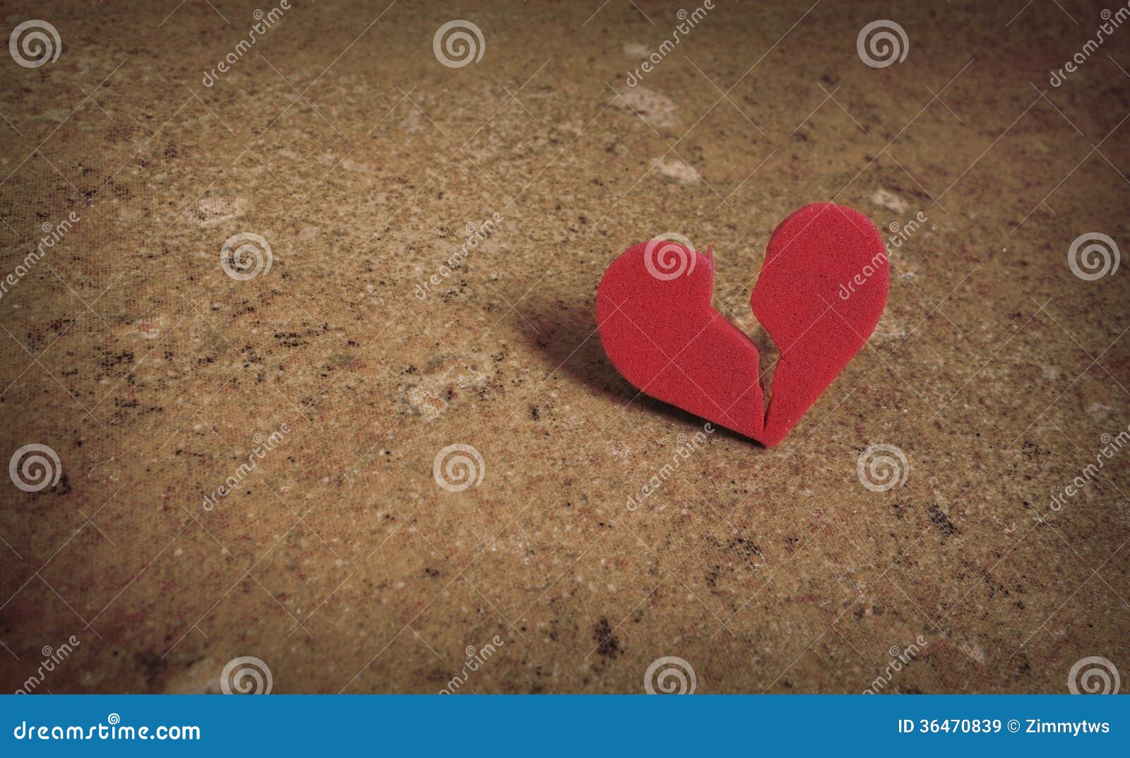 Fractura Del Corazón Quebrado Imagen de archivo - Imagen de roto, forma ...