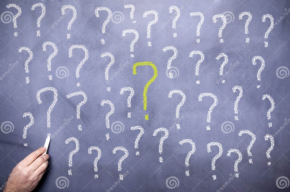 Fragezeichen auf der Tafel stockbild. Bild von konzept - 42411321
