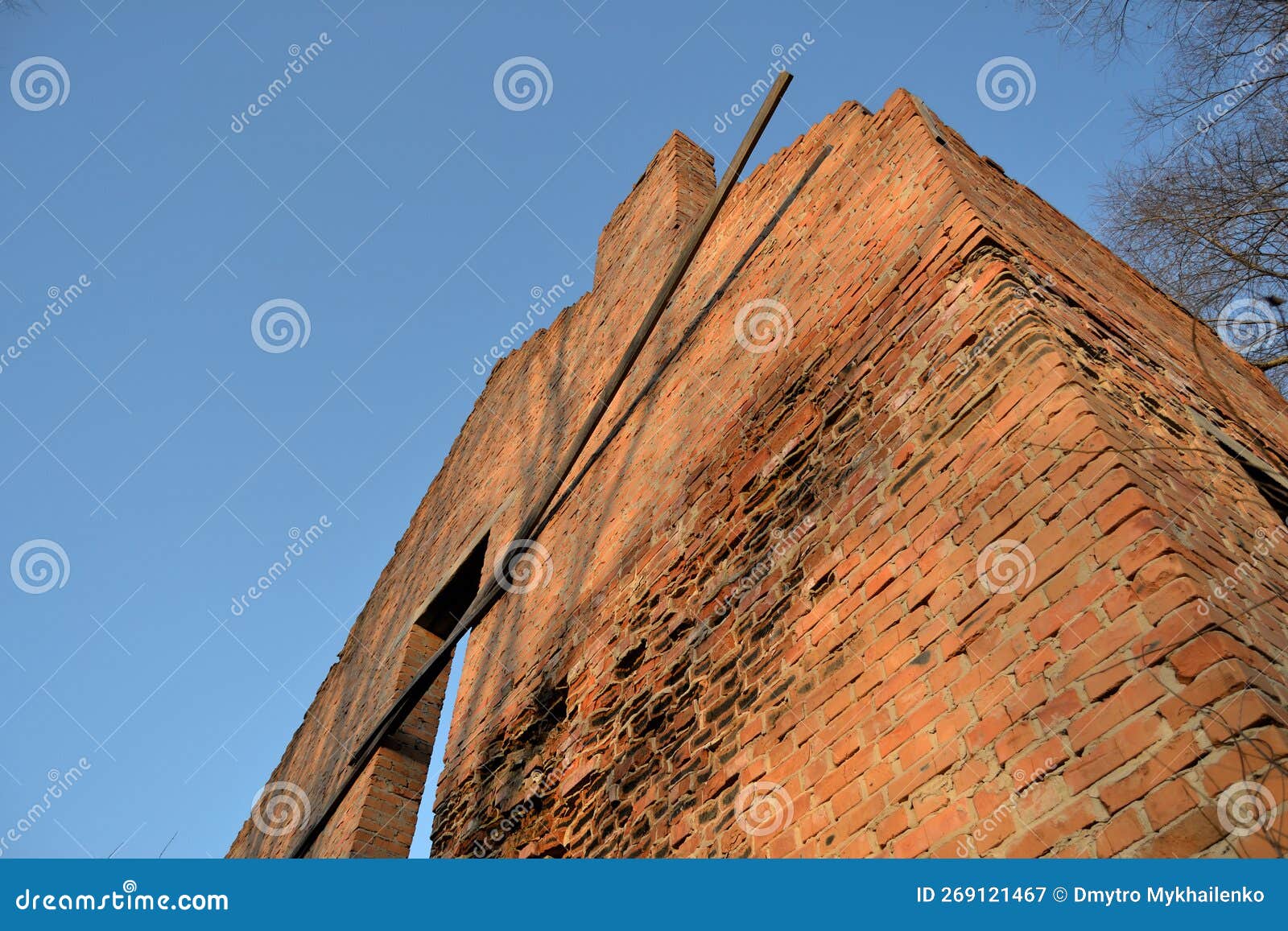 Destroyed Abandoned Building Ready To Be Tear Down. An Old Multi-storey ...