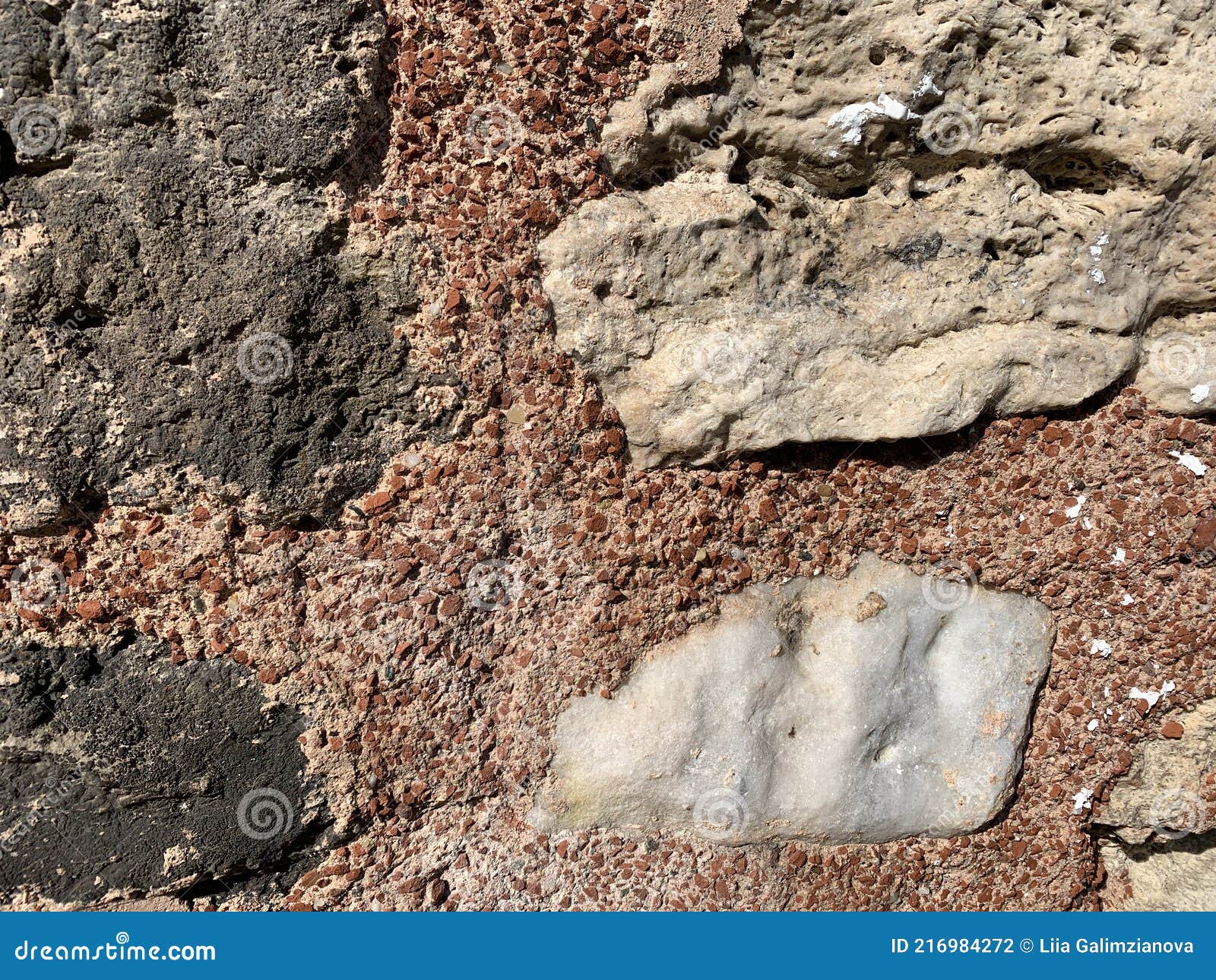 Fragment de mur photo stock. Image du ruine, brique - 216984272