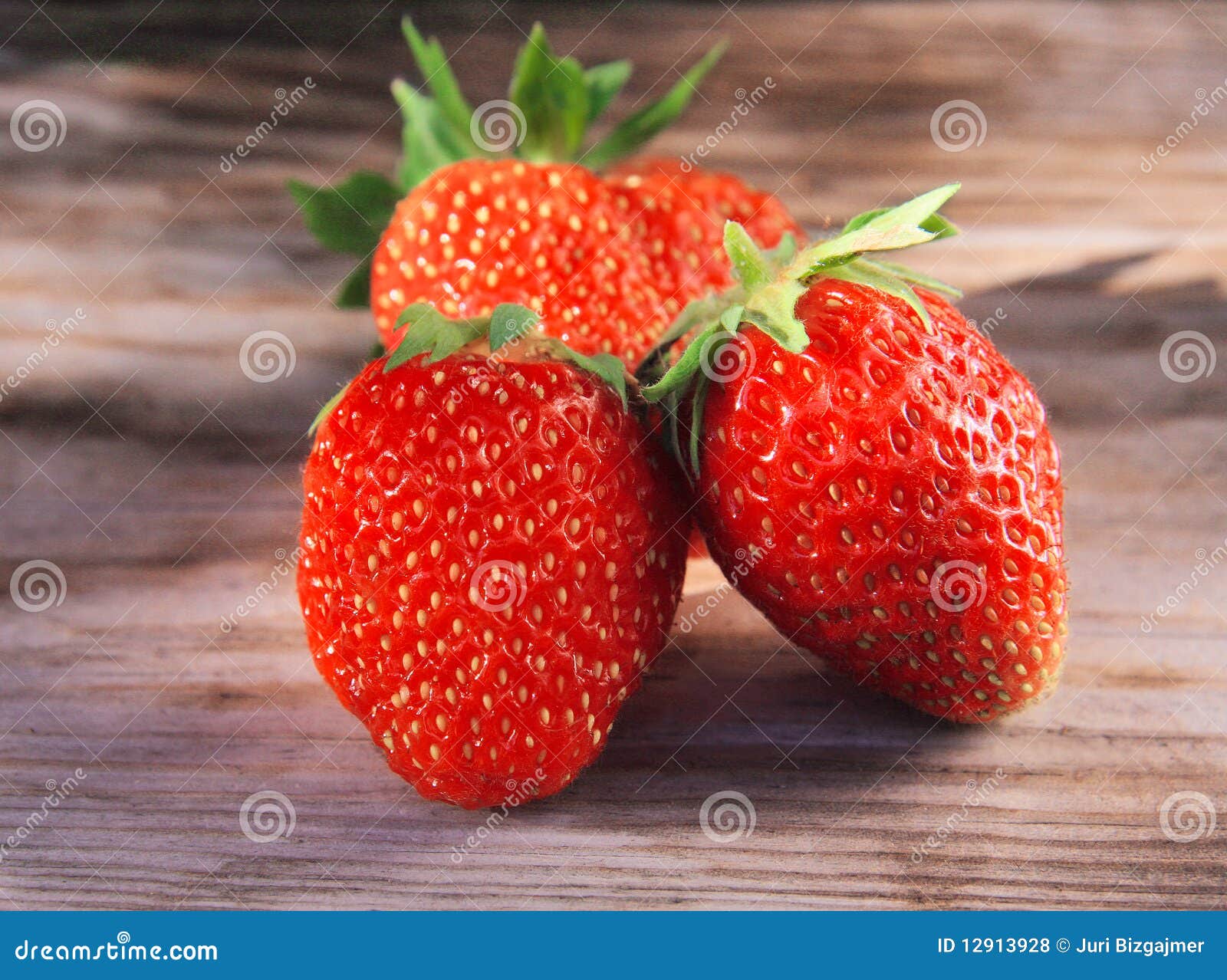 Fragola fotografia stock. Immagine di grande, bordo, vitamine - 12913928