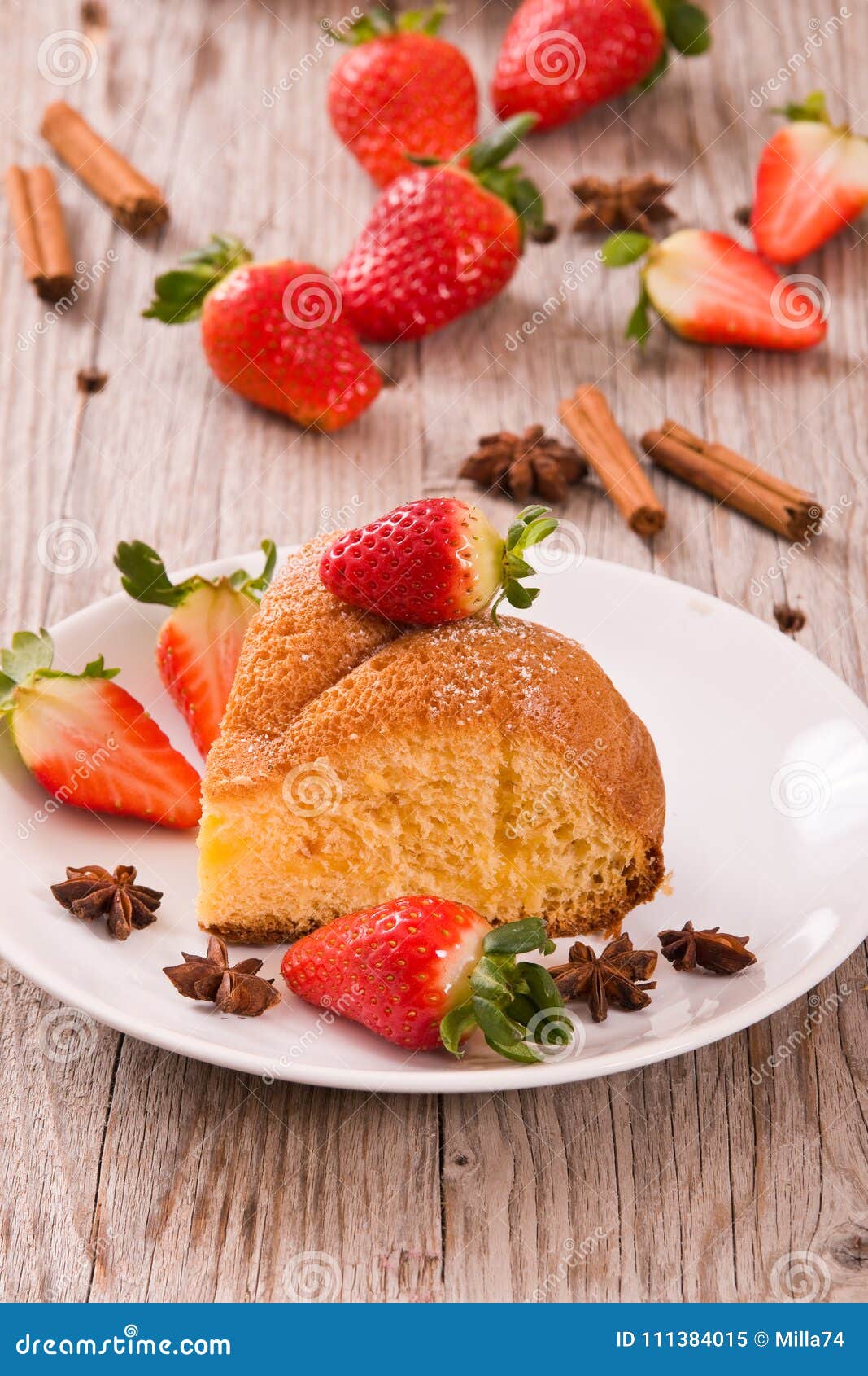 Fragola cake immagine stock. Immagine di ingrediente - 111384015