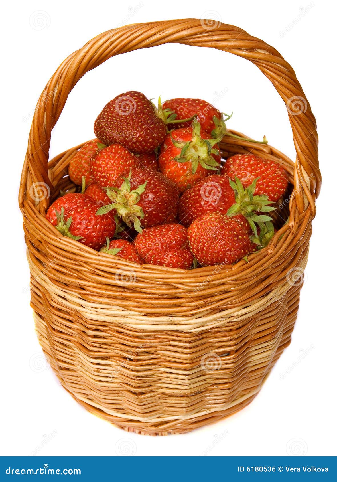 Fraise Dans Le Panier En Osier Photo stock - Image du juteux, succulent ...