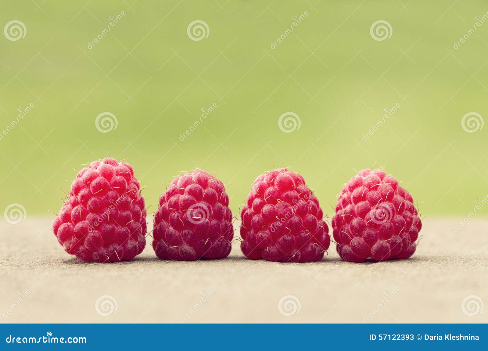 Framboos stock afbeelding. Image of zomer, voedsel, vrucht - 57122393