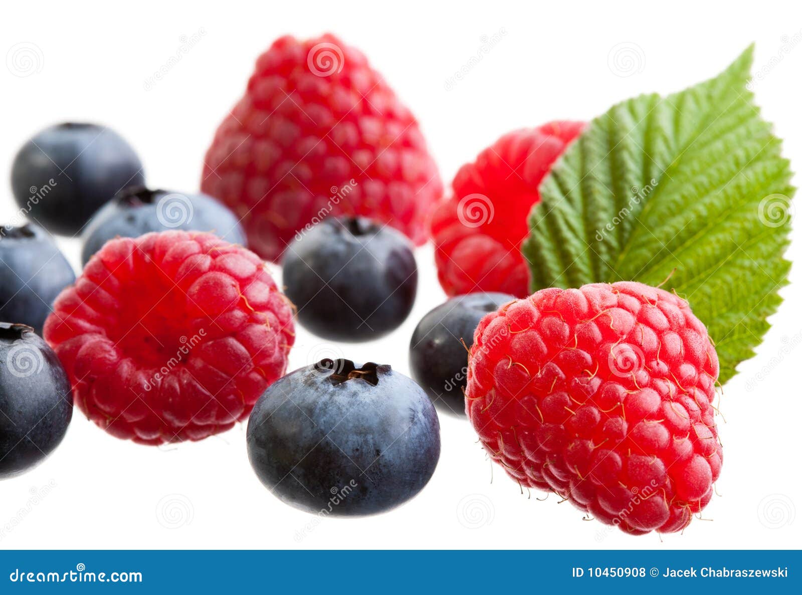 Frambozen en bosbessen stock foto. Image of horizontaal - 10450908
