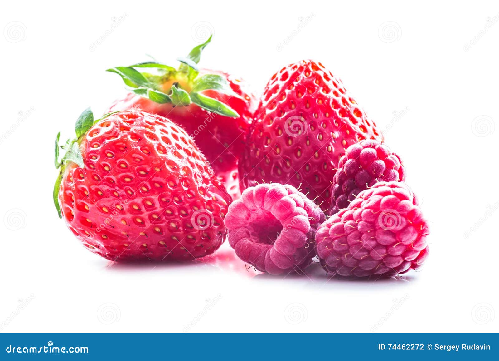 Frambuesas y fresas foto de archivo. Imagen de dieta - 74462272