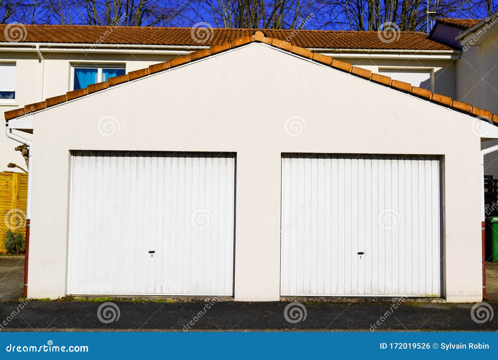 Luxury Home Two Way Driveway Photos - Free & Royalty-Free Stock Photos ...