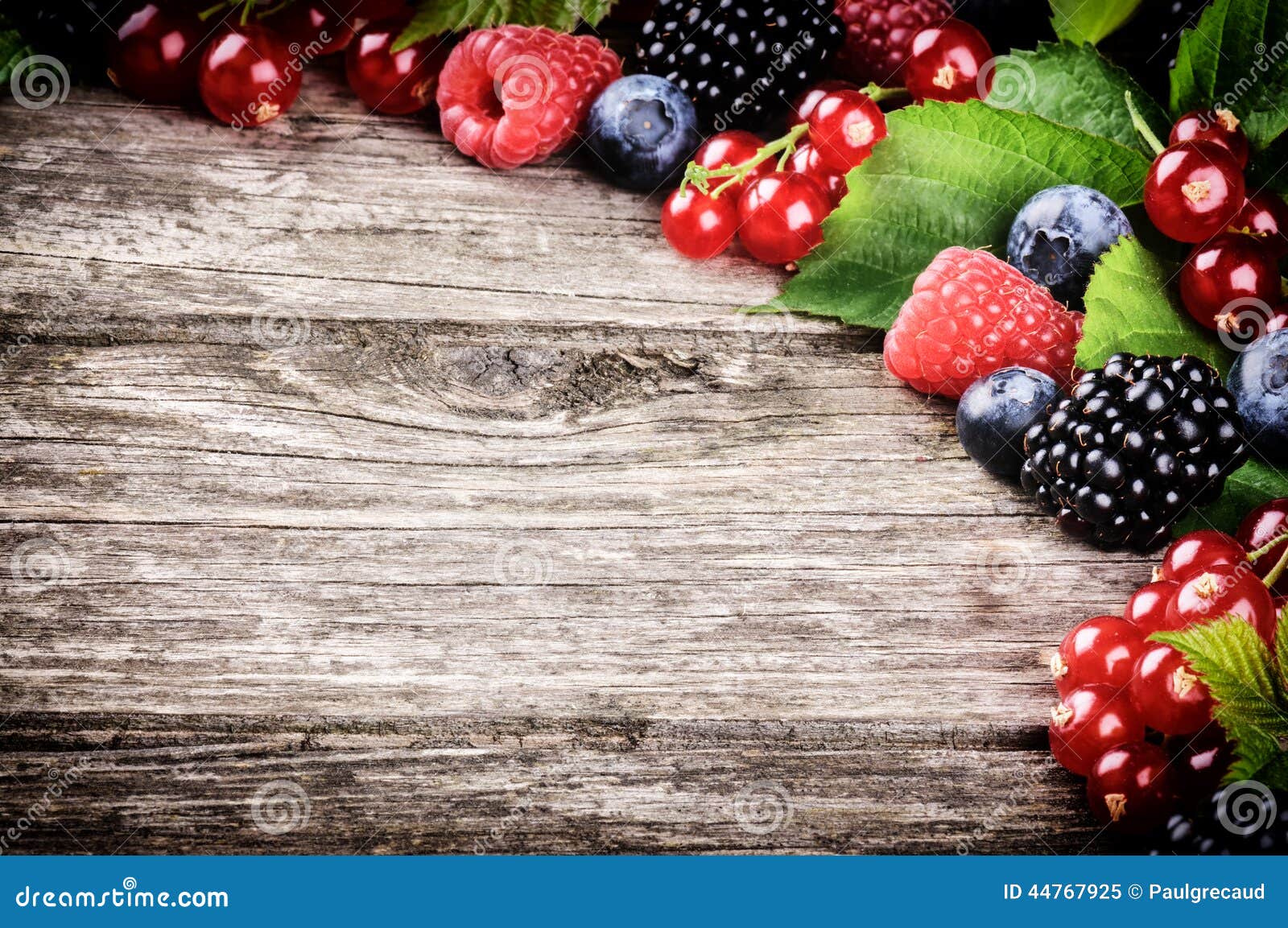 Frame with Fresh Summer Berries Stock Image - Image of frame, leaves ...