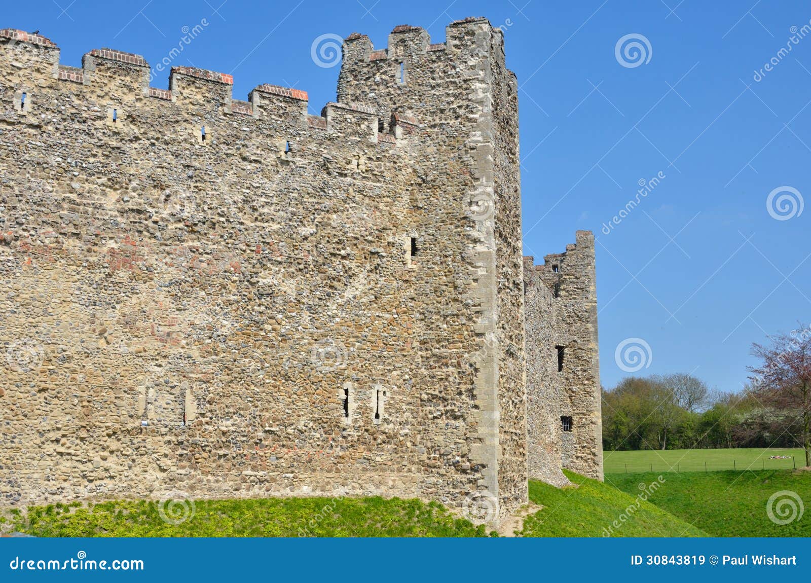Framlingham Castle with Wall Stock Image - Image of medieval, castle ...