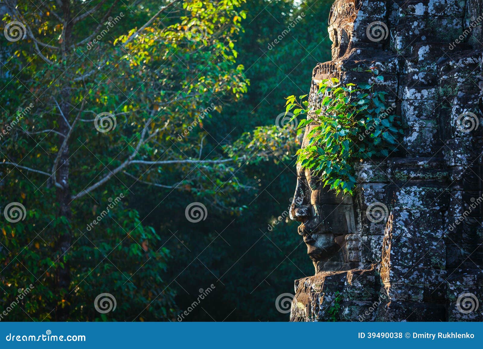 Framsida Av Den Bayon Templet, Angkor, Cambodja Arkivfoto - Bild av ...