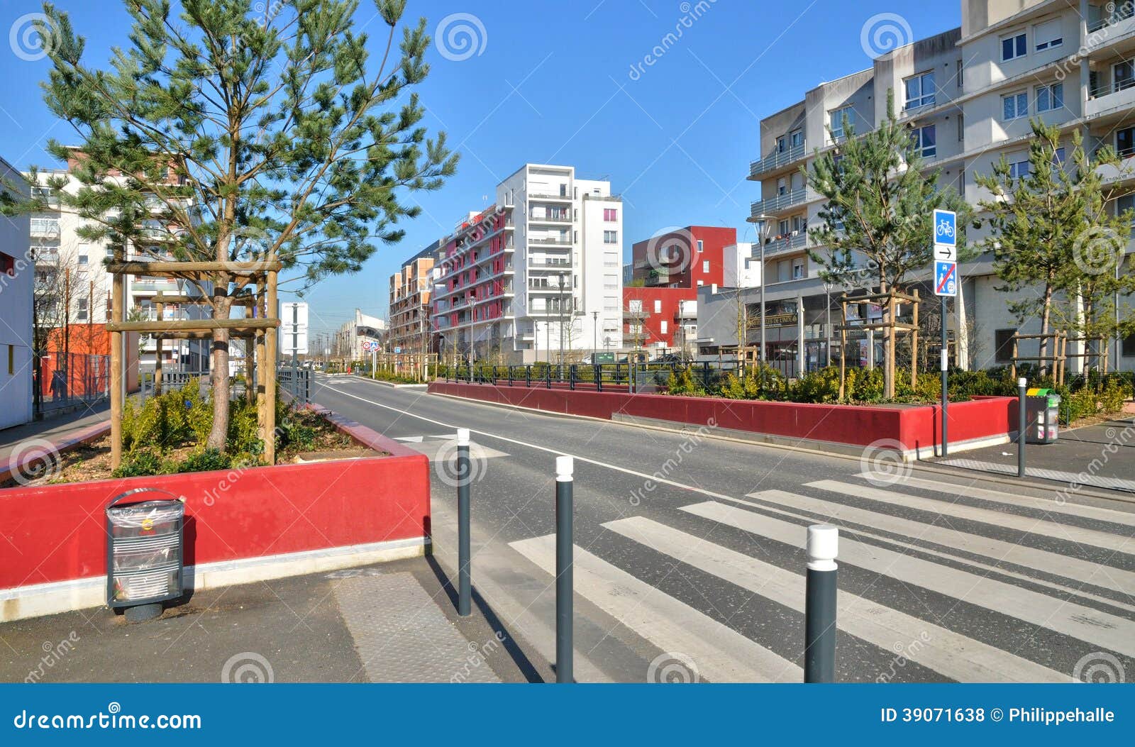Francia, La Ciudad De Cergy En Val D Oise Foto de archivo editorial ...