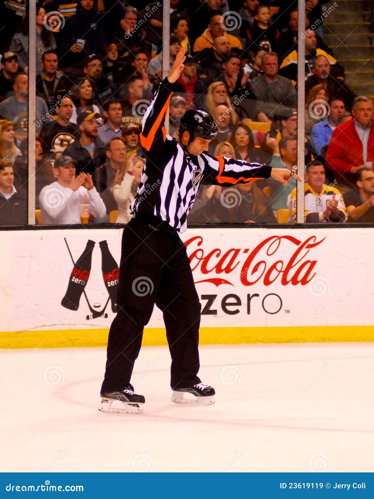 Francois St. Laurent, NHL-Scheidsrechter Redactionele Stock Afbeelding ...