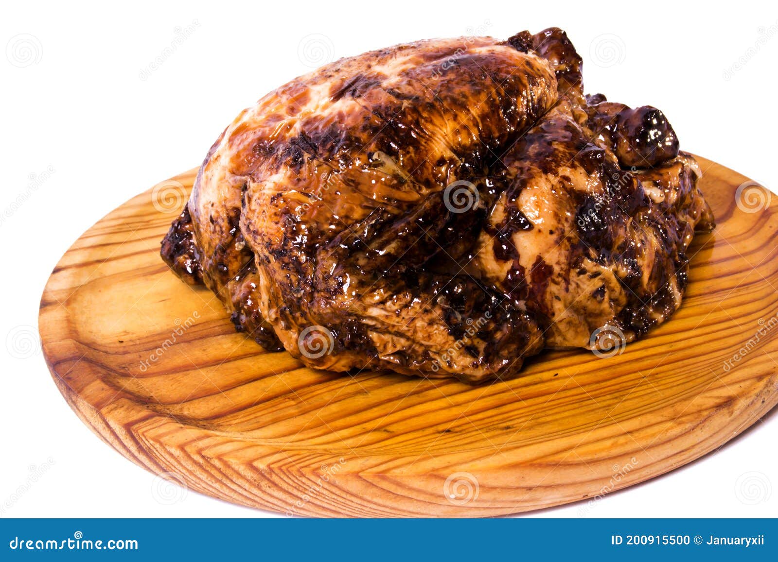 Frango Assado Sobre Um Tabuleiro De Madeira Sobre Fundo Branco Foto de ...