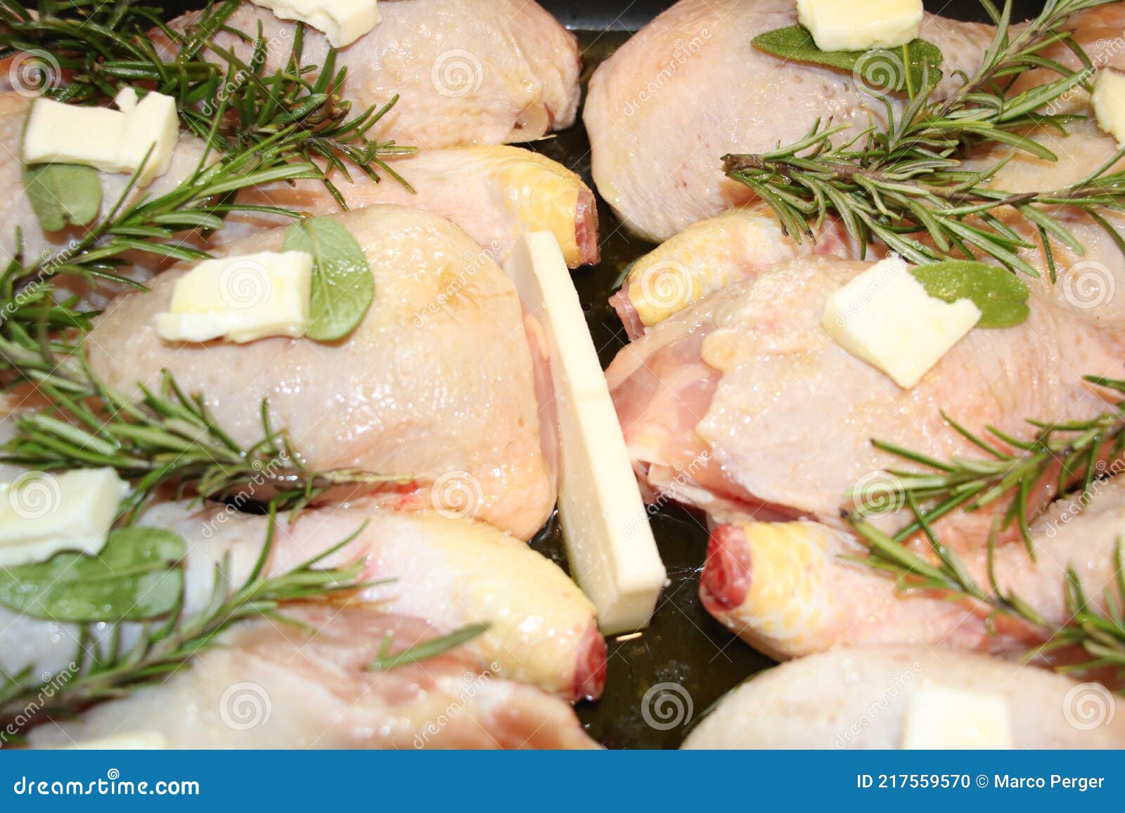 Frango cru foto de stock. Imagem de cozinhar, delicioso - 217559570