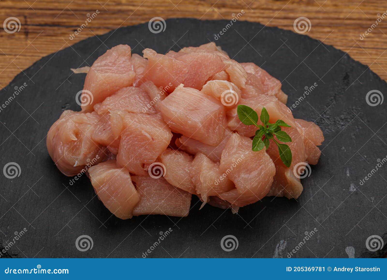 Frango Cru Picado Para Cozinhar Imagem de Stock - Imagem de cortado ...