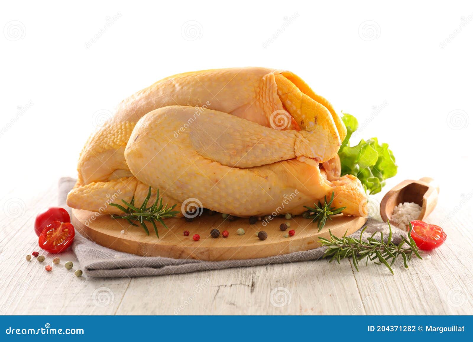 Frango inteiro cru foto de stock. Imagem de receita - 204371282