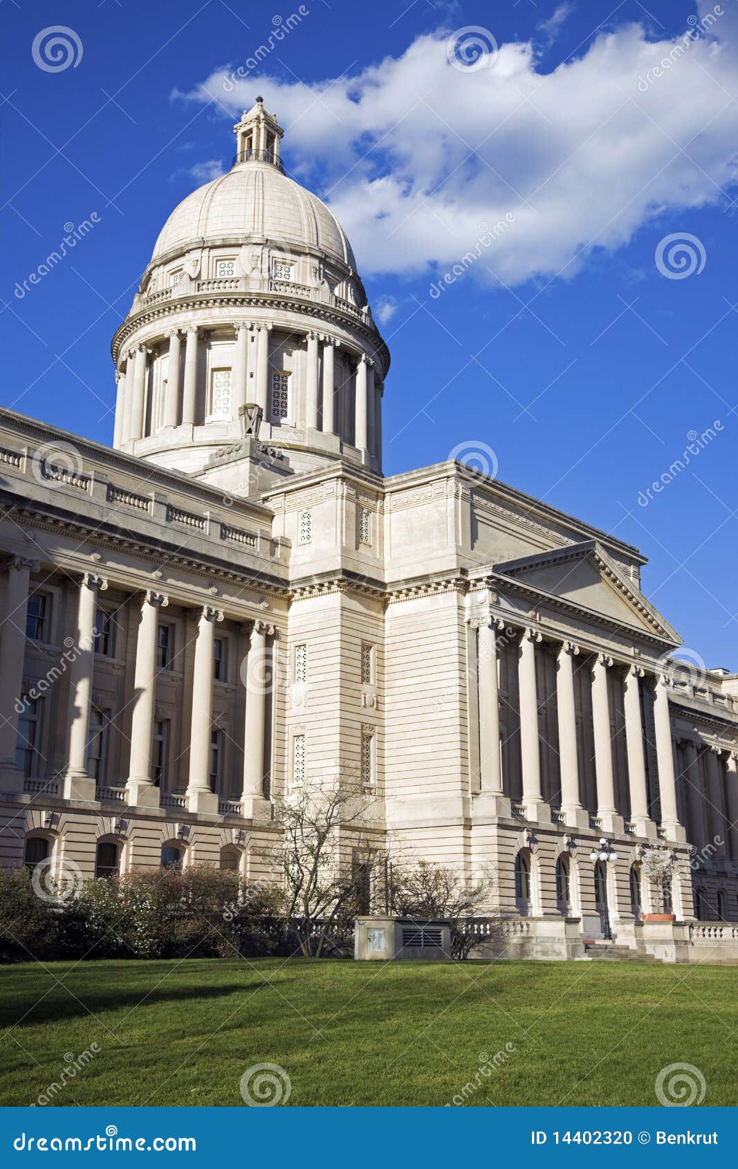 Frankfort, Kentucky - State Capitol Stock Photo - Image of blue, facade ...