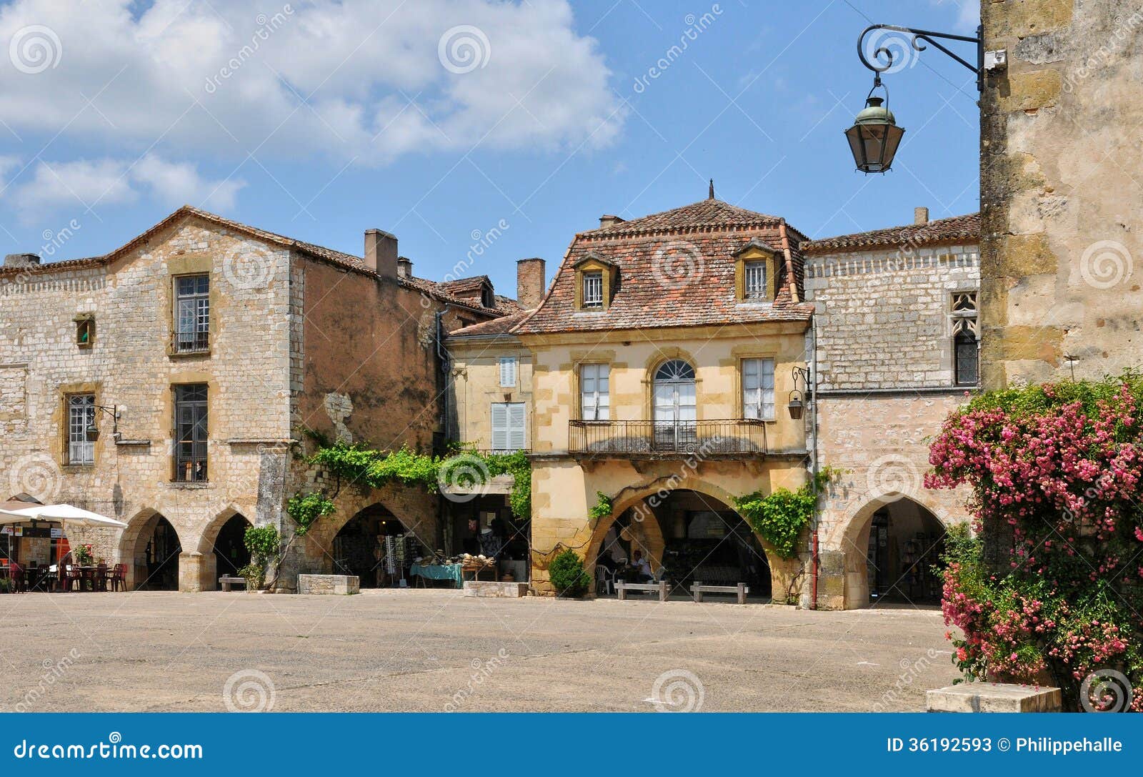 Frankrijk, Dorp Van Monpazier in Perigord Stock Afbeelding - Image of ...