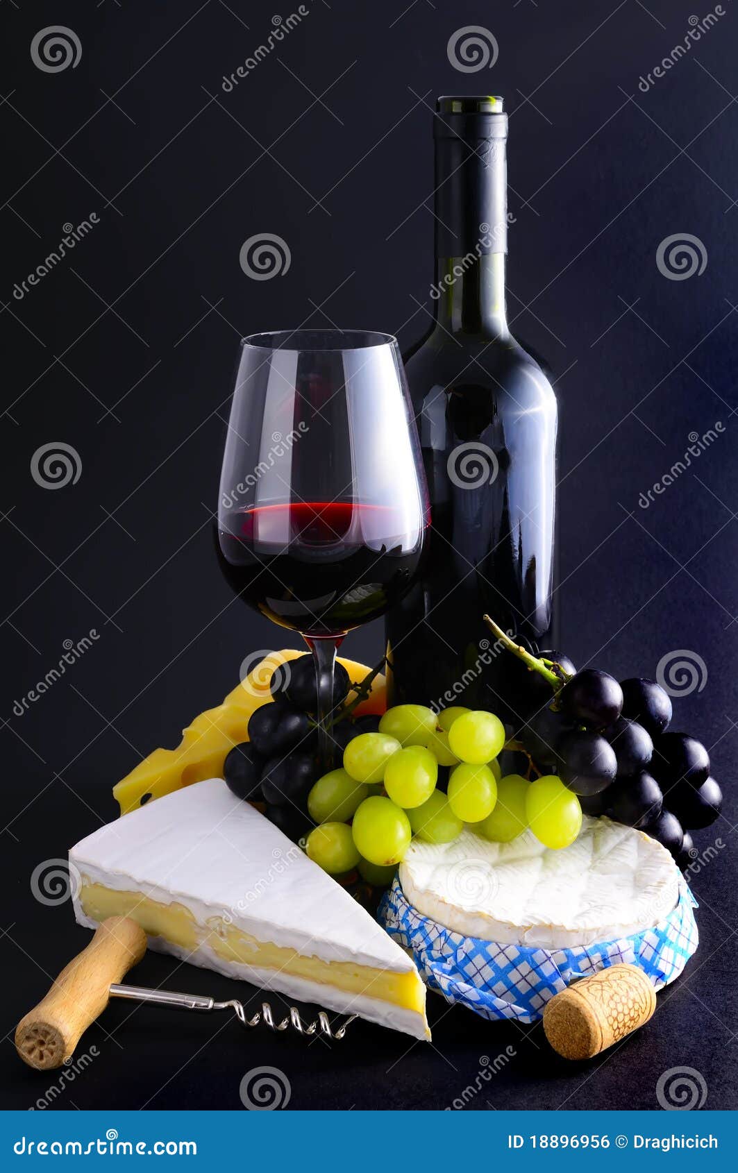 Franse kaas en wijn stock foto. Image of alcohol, zwitsers - 18896956