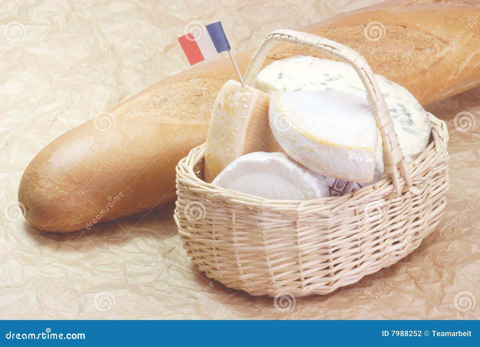 Franse kaas met brood stock foto. Image of kaas, voedsel - 7988252