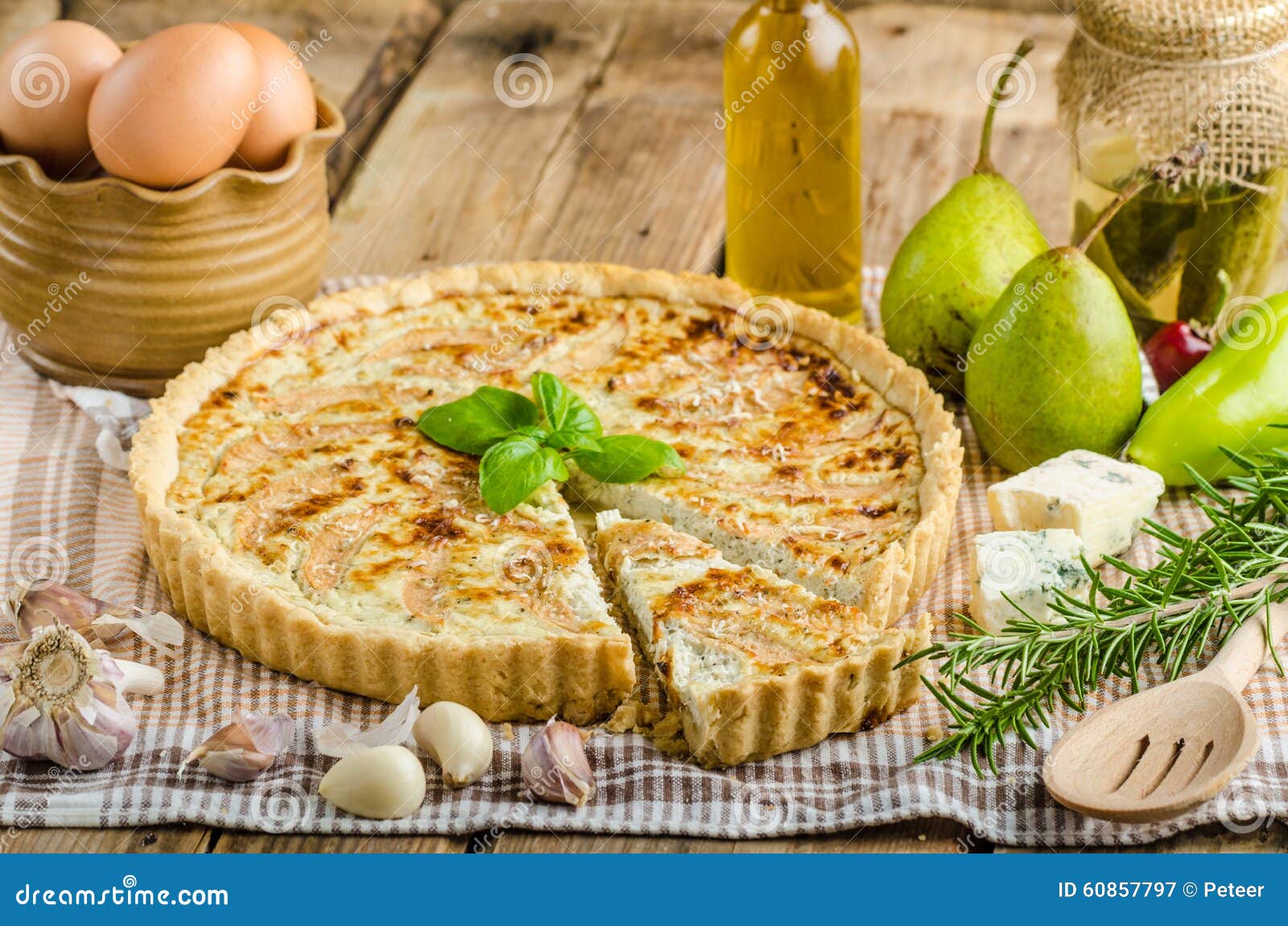 Franse Quiche Gevulde Kaas En Peren Stock Afbeelding - Image of room ...