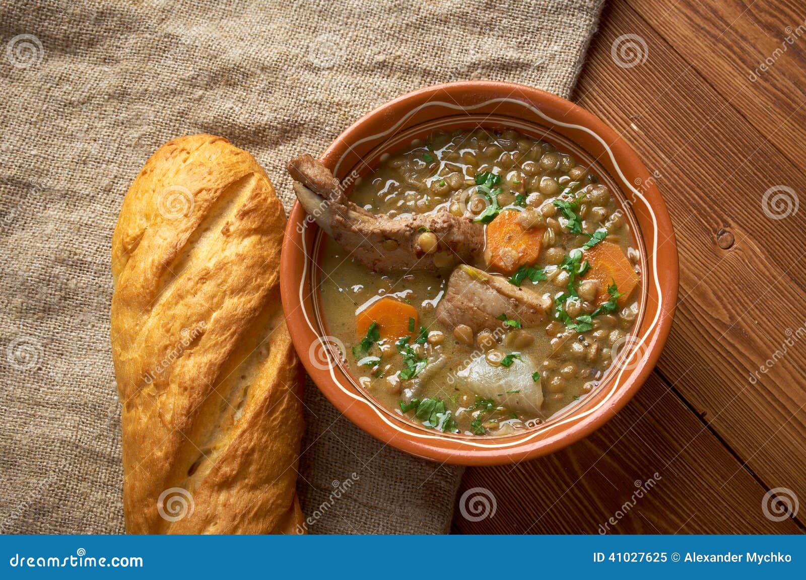 Franse Soep Met Linzen En De Mosterd Van Dijon Stock Afbeelding - Image ...